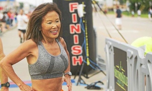 70-jarige vrouw loopt waanzinnig snelle marathon in Chicago