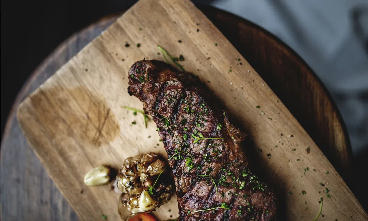 Hoe slecht is bewerkt vlees nu echt?