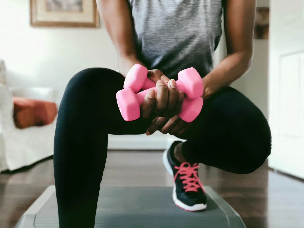 Wat is beter: trainen met je lichaamsgewicht of met gewichten?