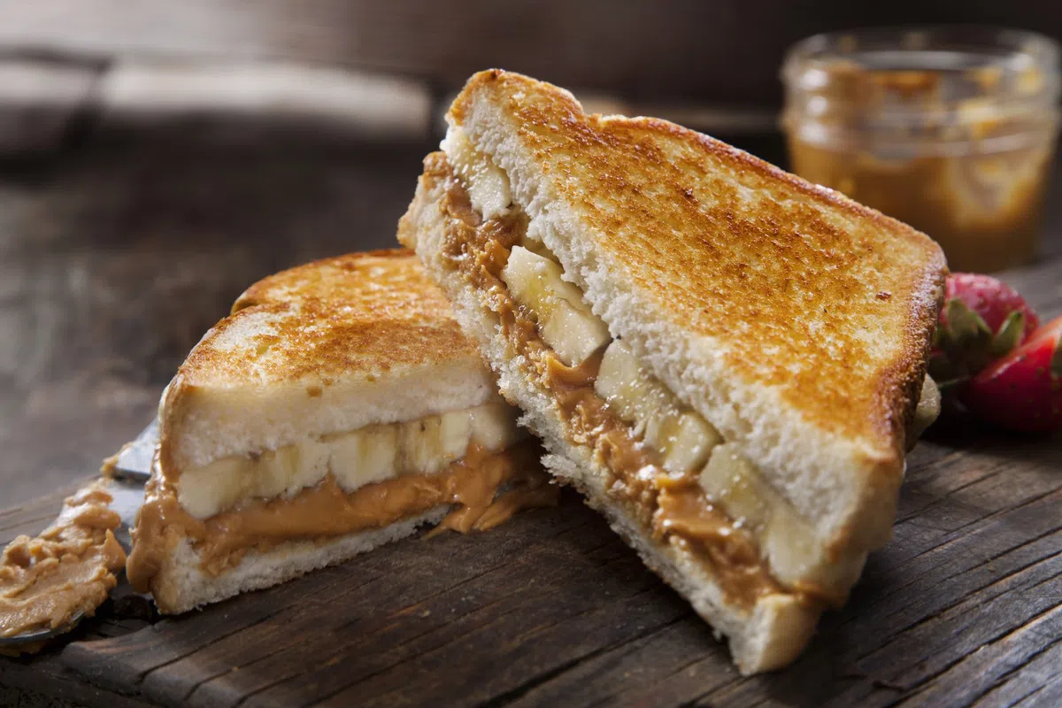 Tosti's met banaan en pindakaas