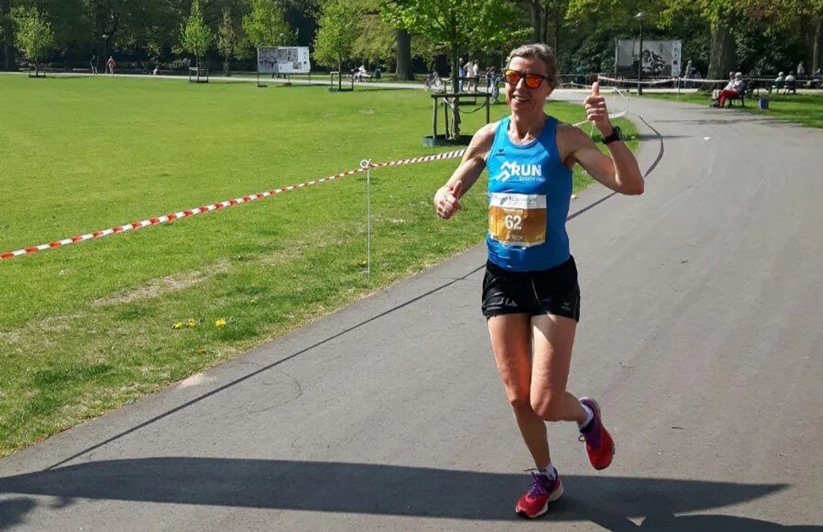 Ingrid Prigge breekt magische 3-uurs grens in categorie vrouwen 60+